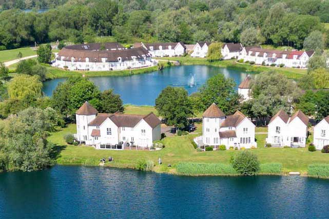 Holiday Rental Accommodation - Windrush Lakes - New England Style